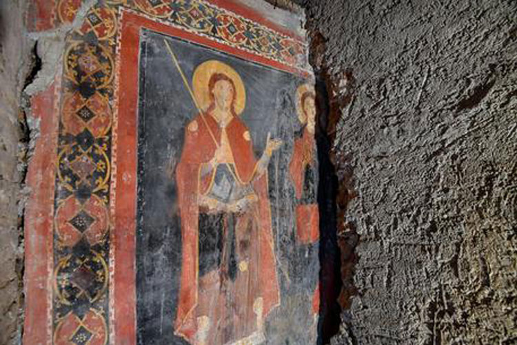 Extraordinary discovery in Rome: medieval fresco in excellent state of ...