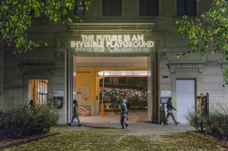 Montgomery's light installation on the future kicks off BASE Milan