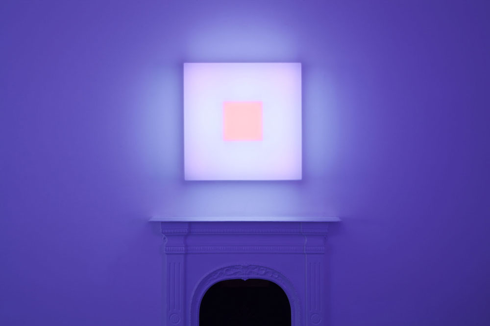 Las cajas de luz de Brian Eno dialogan con las obras maestras de la ...