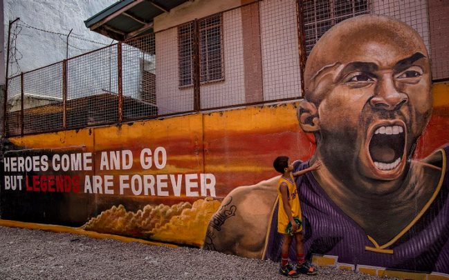 Street artists pay homage to Kobe Bryant with their works. Here are the ...