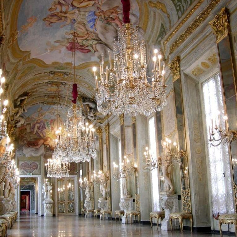 Paseo para niños por el Palacio Real de Génova