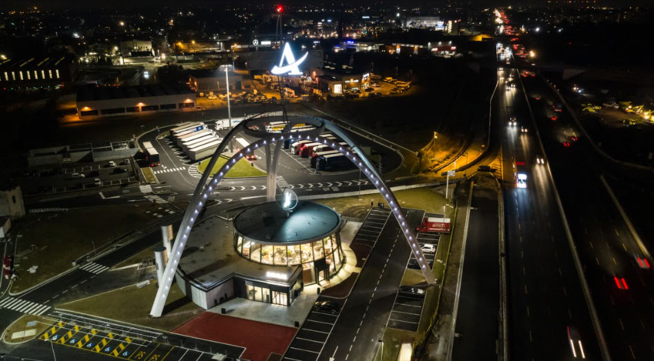 Reconstruido el histórico autogrill Villoresi Ovest, obra maestra de ...