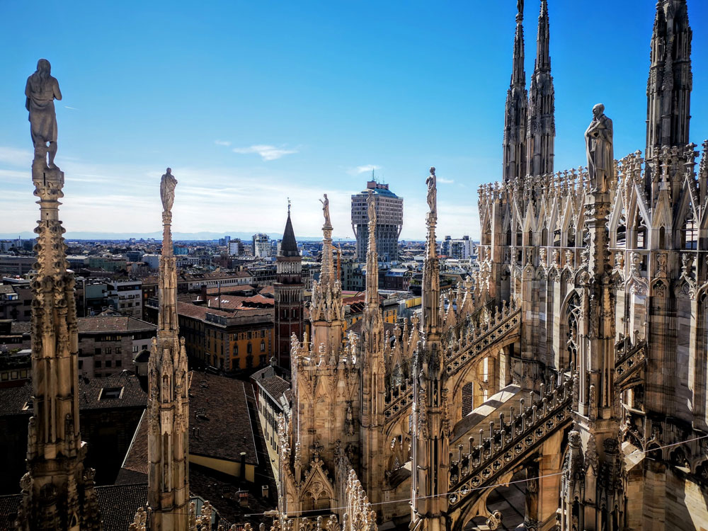 Milan, sunset walk among the Duomo spires every Thursday
