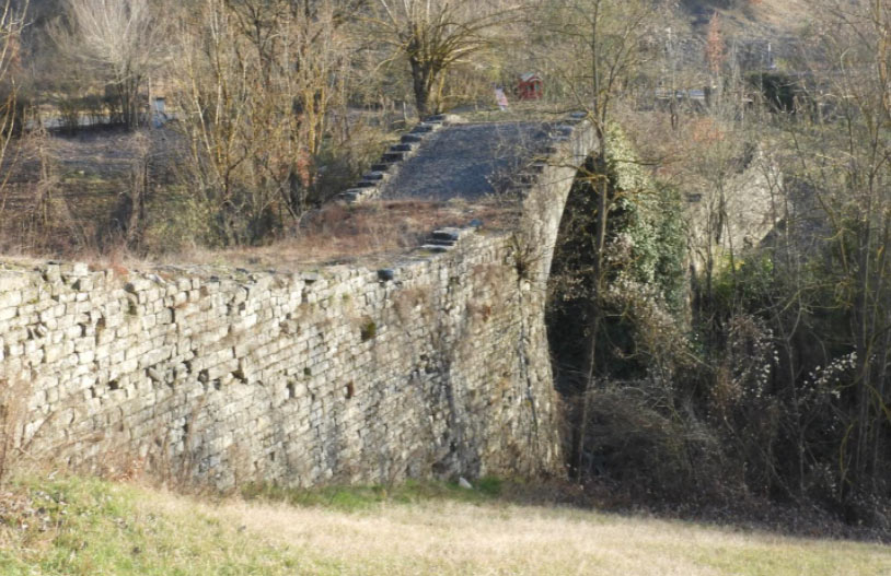 Modena, ancient Cervaro Bridge is in danger, weather damage: Take ...