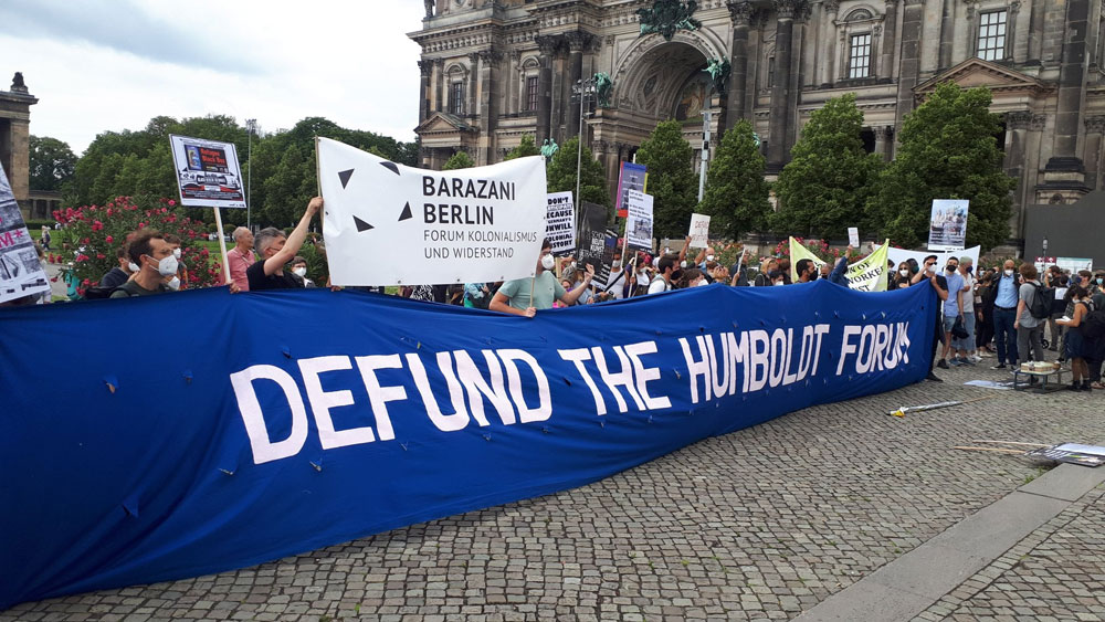 Humboldt Forum, cerimonia di apertura con proteste. “È arte saccheggiata”