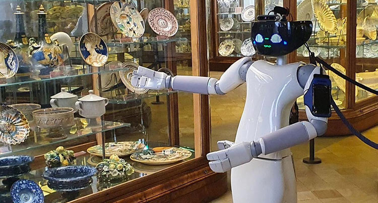 Guided tour of Palazzo Madama with humanoid robot R1. Here's how it went
