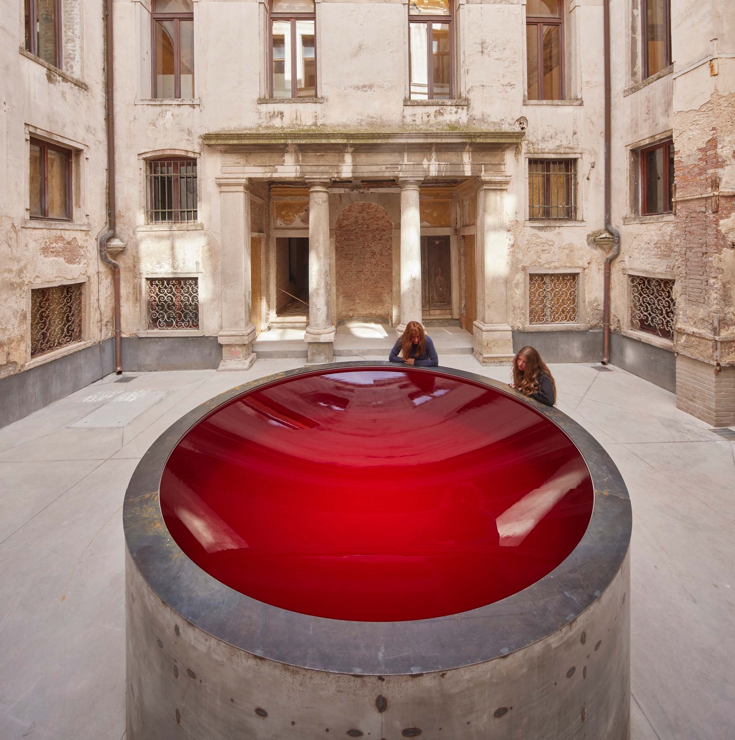 Anish Kapoor in Venice. Fluid and uncanny