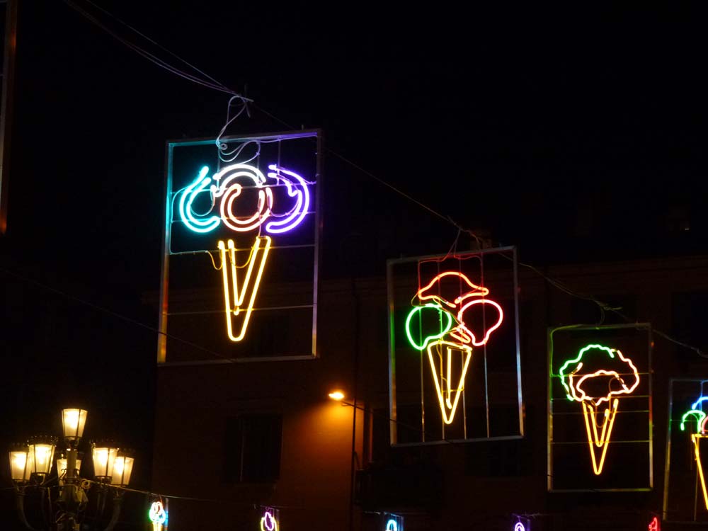 Torino, le Luci d'artista compiono 25 anni: torna l'evento natalizio d ...