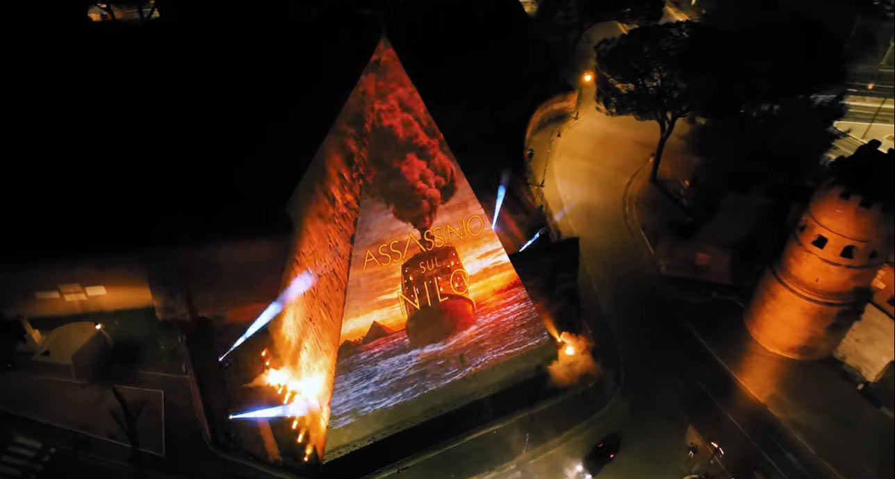 Rome, the Cestia Pyramid for an evening becomes a tarpaulin advertising ...