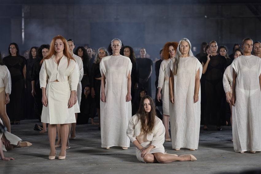 Vanessa Beecroft crea un nuevo espectáculo en Cinecittà: un homenaje a ...