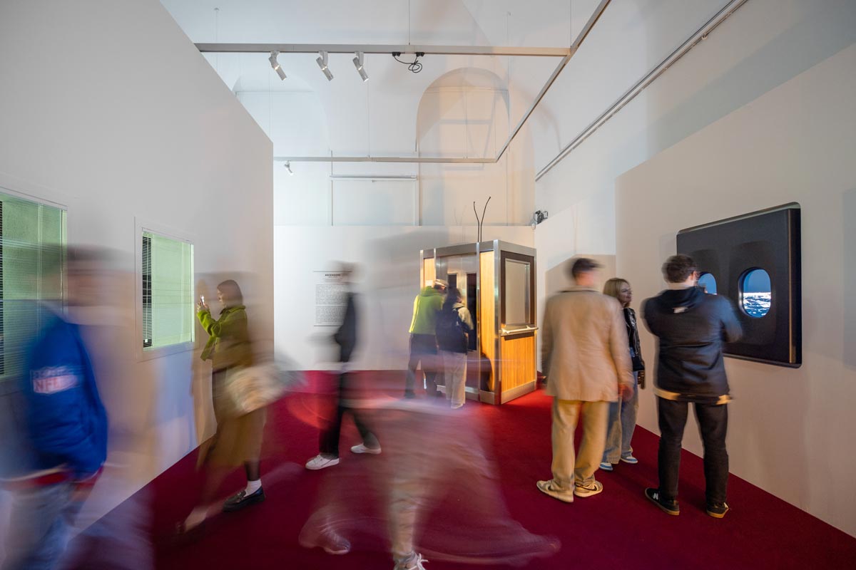 La mostra di Leandro Erlich a Milano: quando l'arte è a misura di Instagram