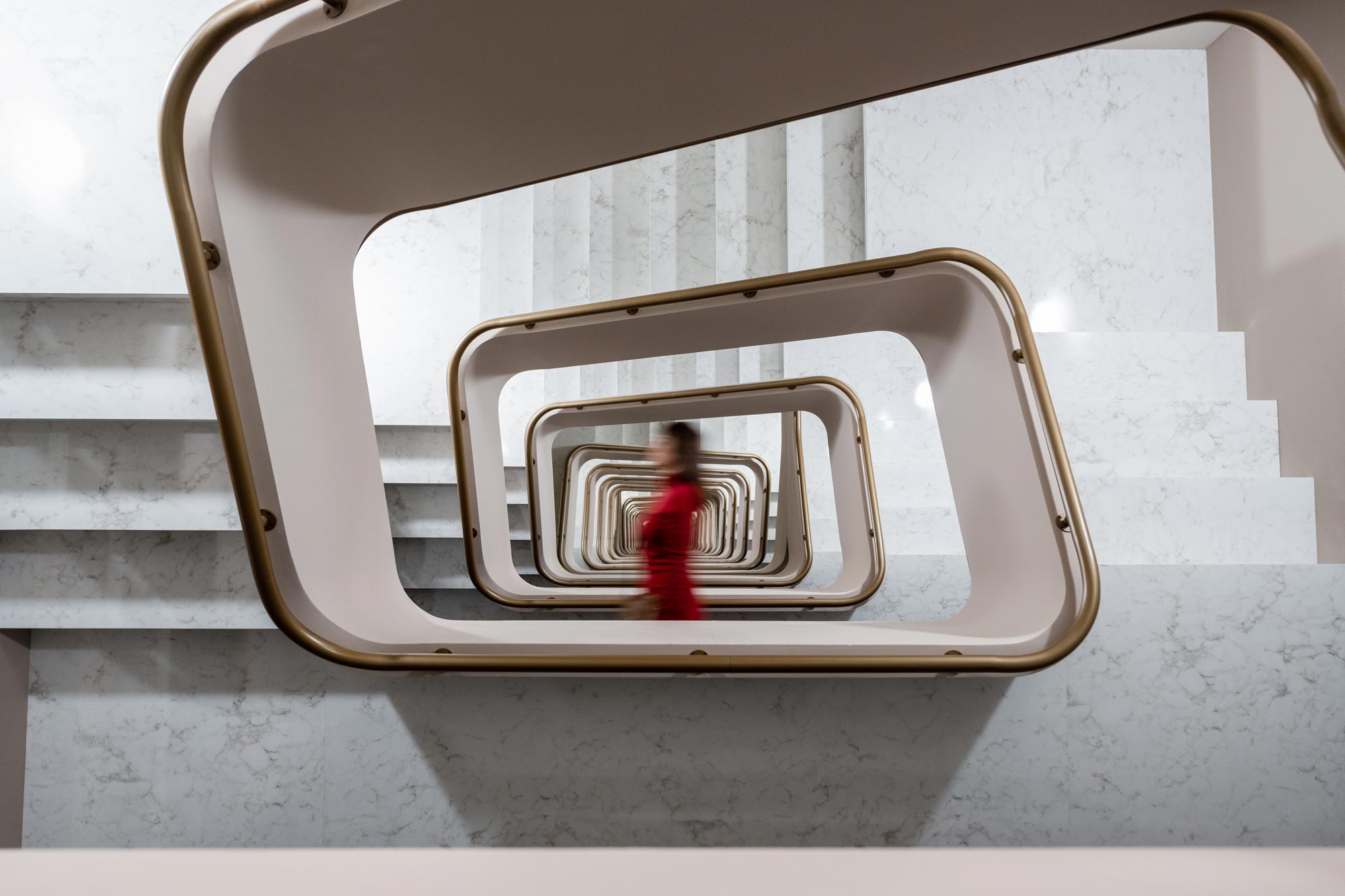 Leandro Erlich's exhibition in Milan: when art is Instagram-friendly