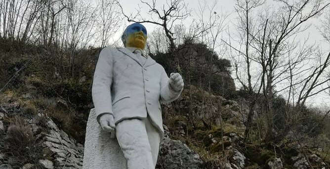 What are these monuments for? In the park in Garfagnana where there is ...