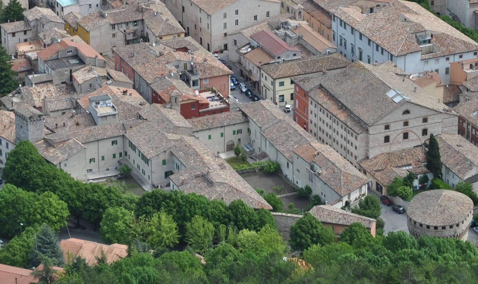 A fourteenth-century convent for sale in Cagli. What will become of it?