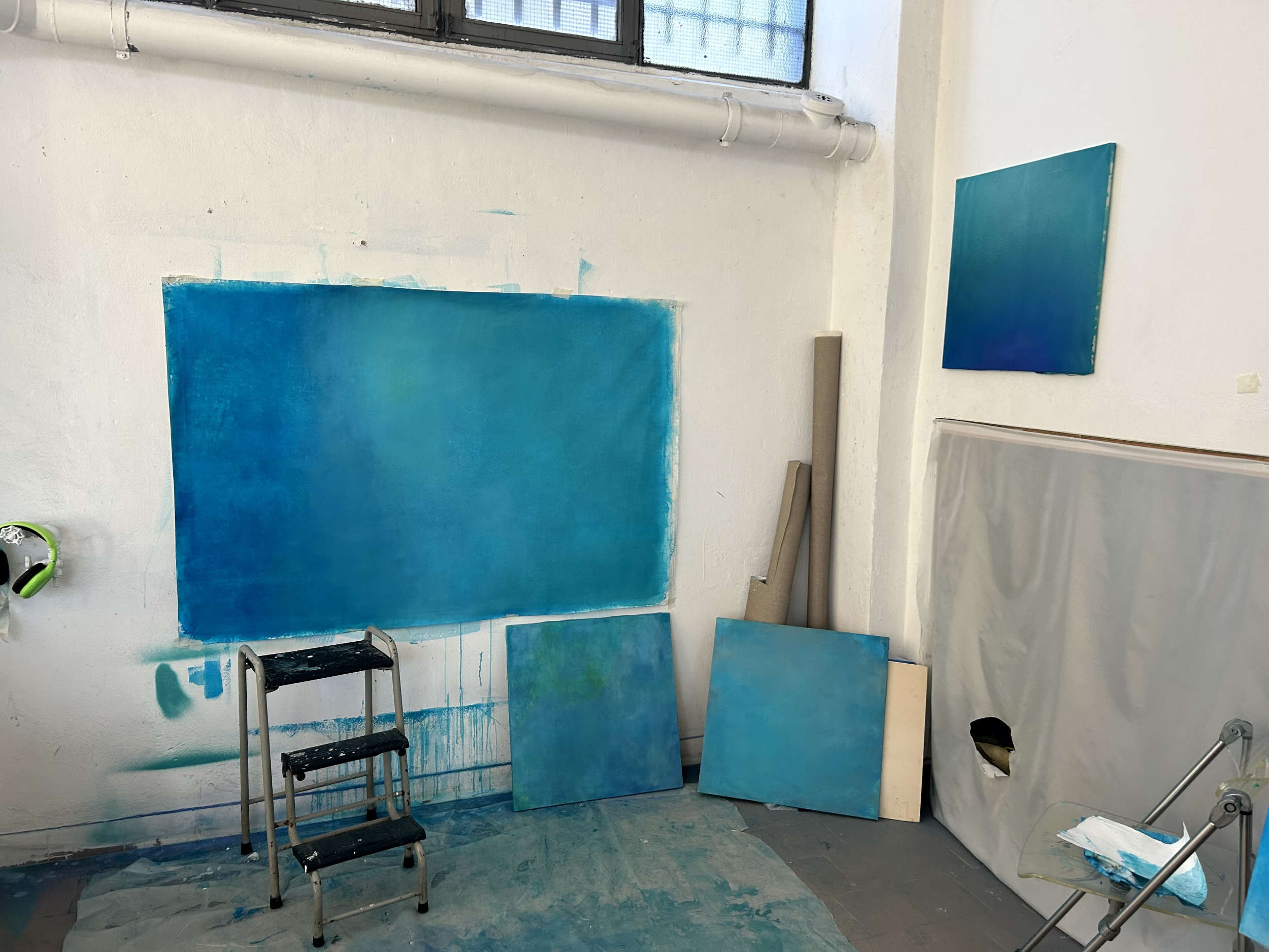 Elisa Nepote's investigation of blue.