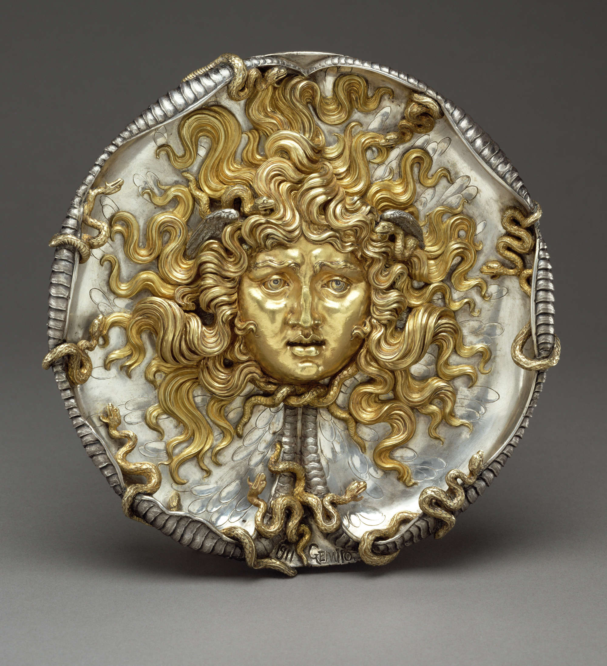 From eikon to crucifixion. The demonic in Medusa
