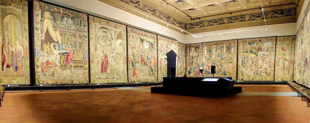Firenze, nel Salone dei Duecento di Palazzo Vecchio gli arazzi medicei ...
