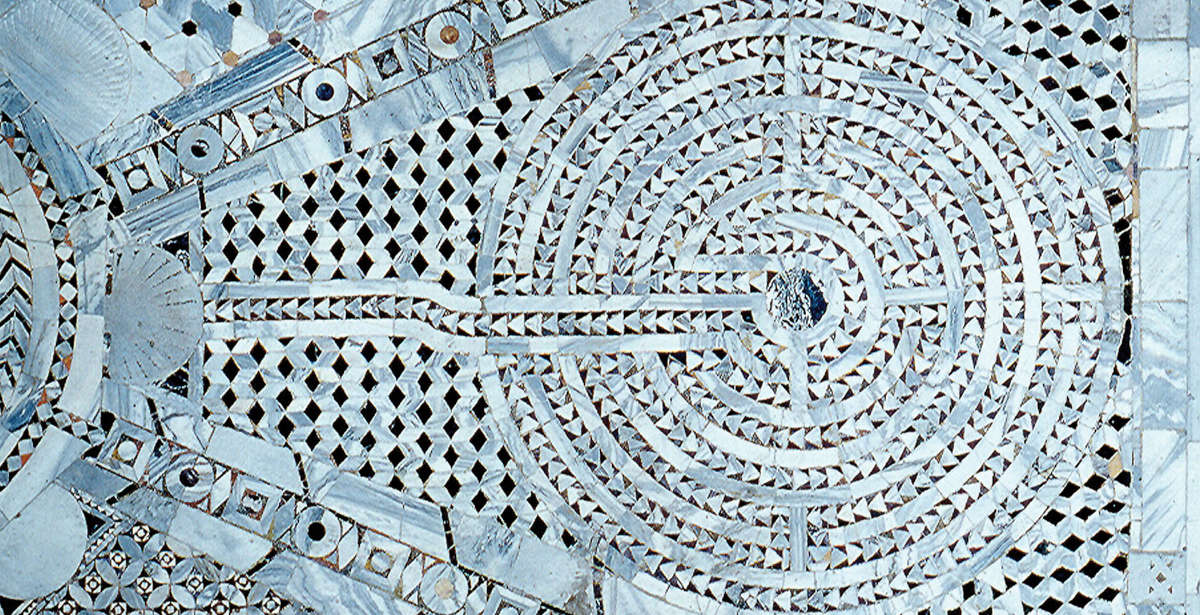 Un laberinto de mármol en el suelo de la Basílica de San Vitale de Rávena