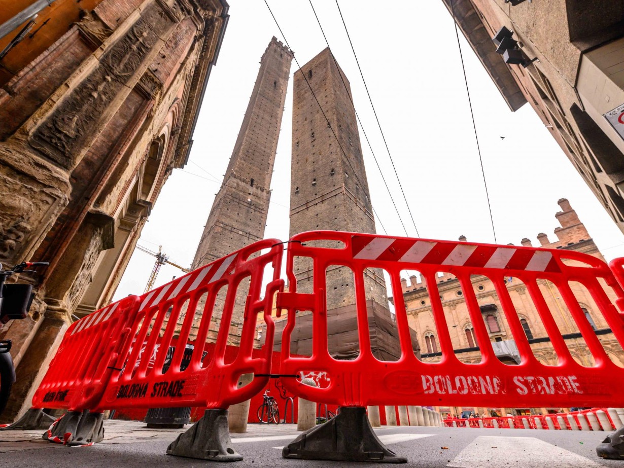 Bologna, the Two Towers square will be closed for a few years