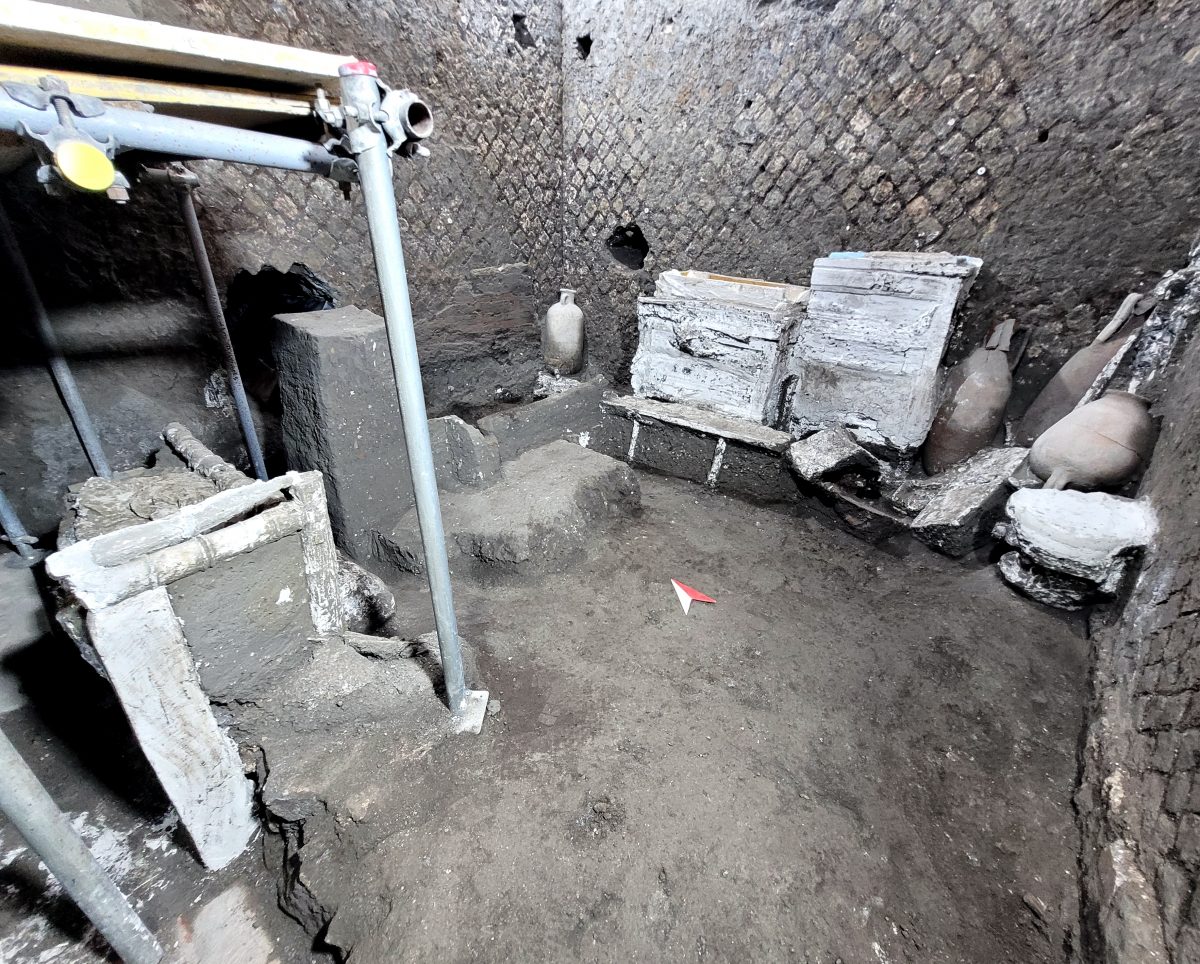 Major discovery in Pompeii: slave room found