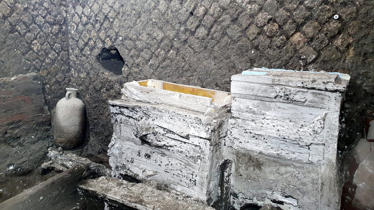 Major discovery in Pompeii: slave room found