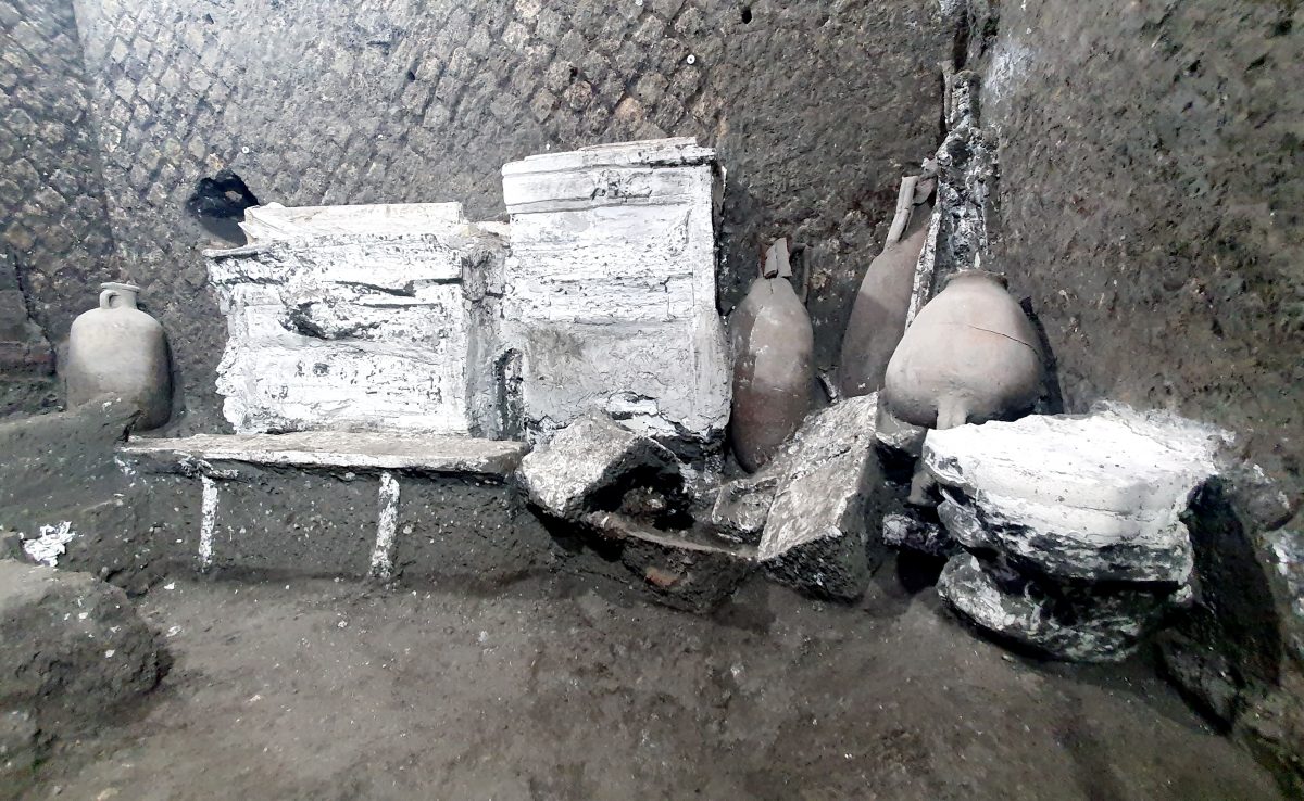 Major discovery in Pompeii: slave room found