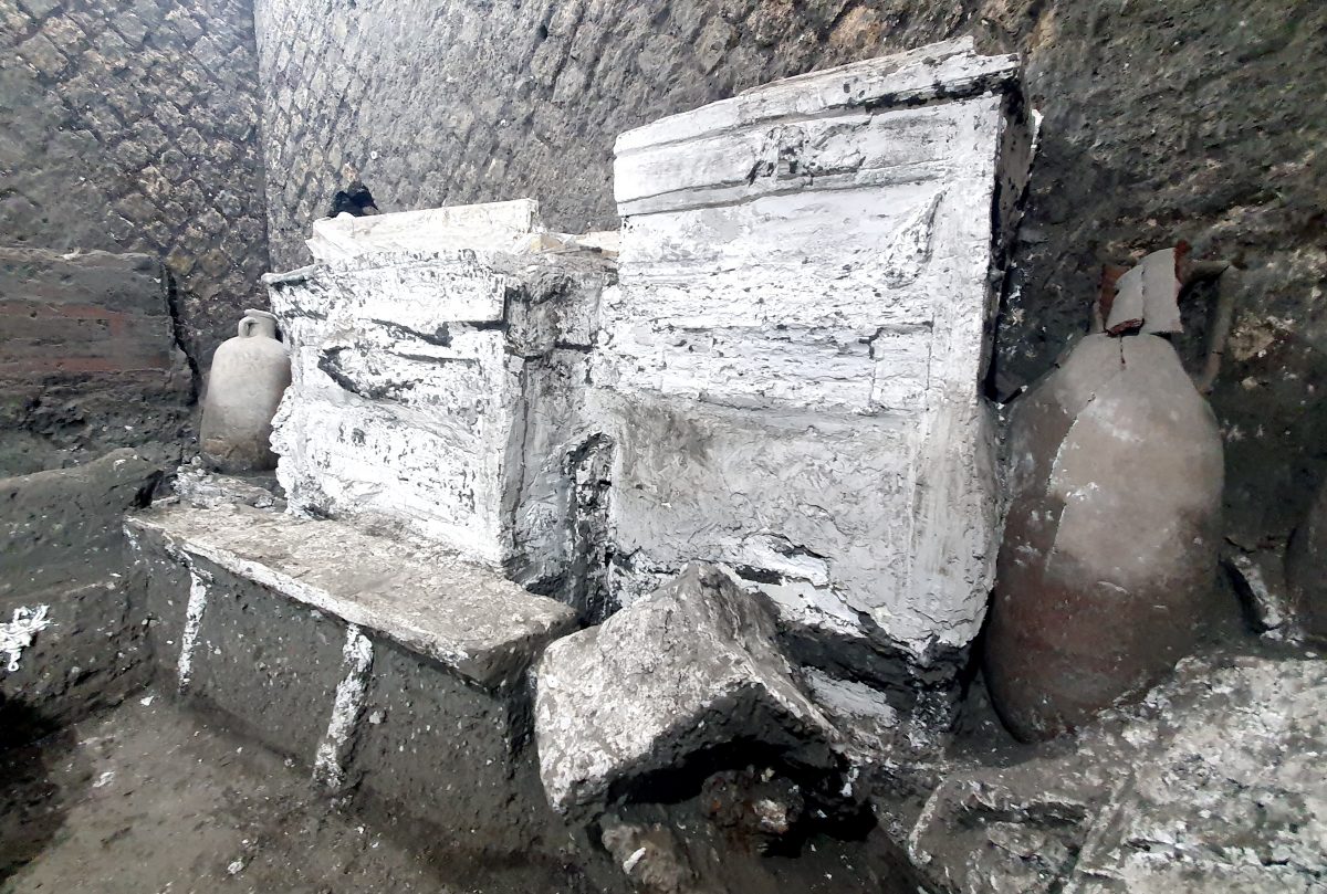 Major discovery in Pompeii: slave room found
