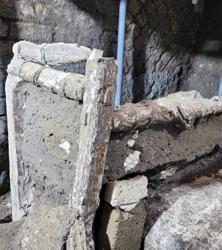 Major discovery in Pompeii: slave room found