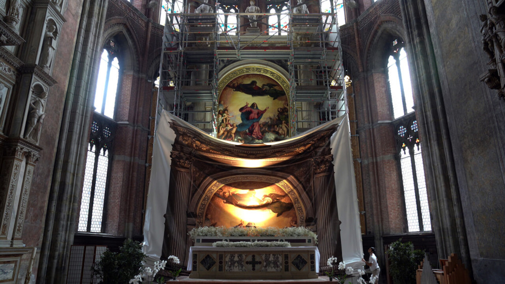 Venezia, detenuti realizzano shopper dal telone che ricopriva l'Assunta ...