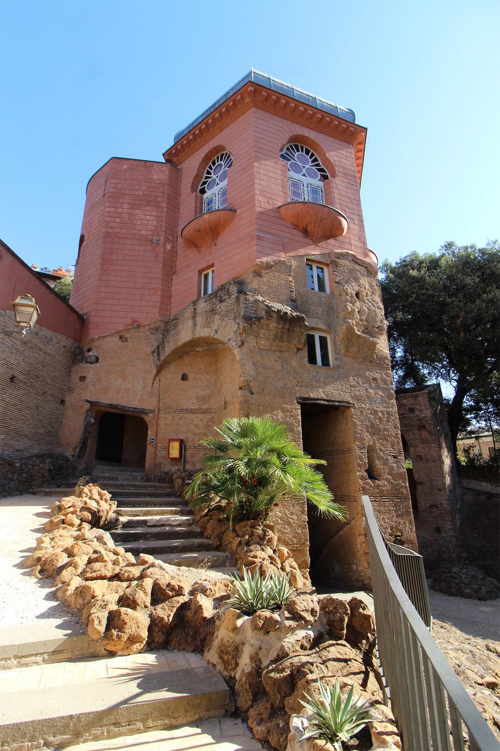 From April 1, the Moorish Tower of Villa Torlonia will be open to visitors.