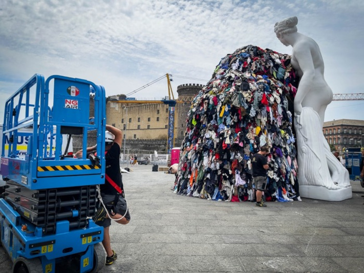 Napoli, iniziato l'allestimento della monumentale Venere degli stracci