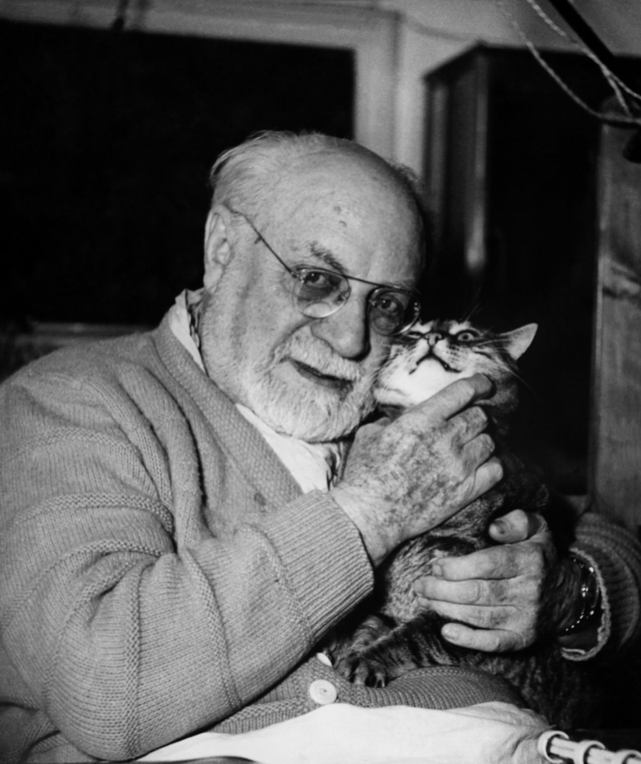 Famous artists and their cats: 10 pictures of artists with their cats