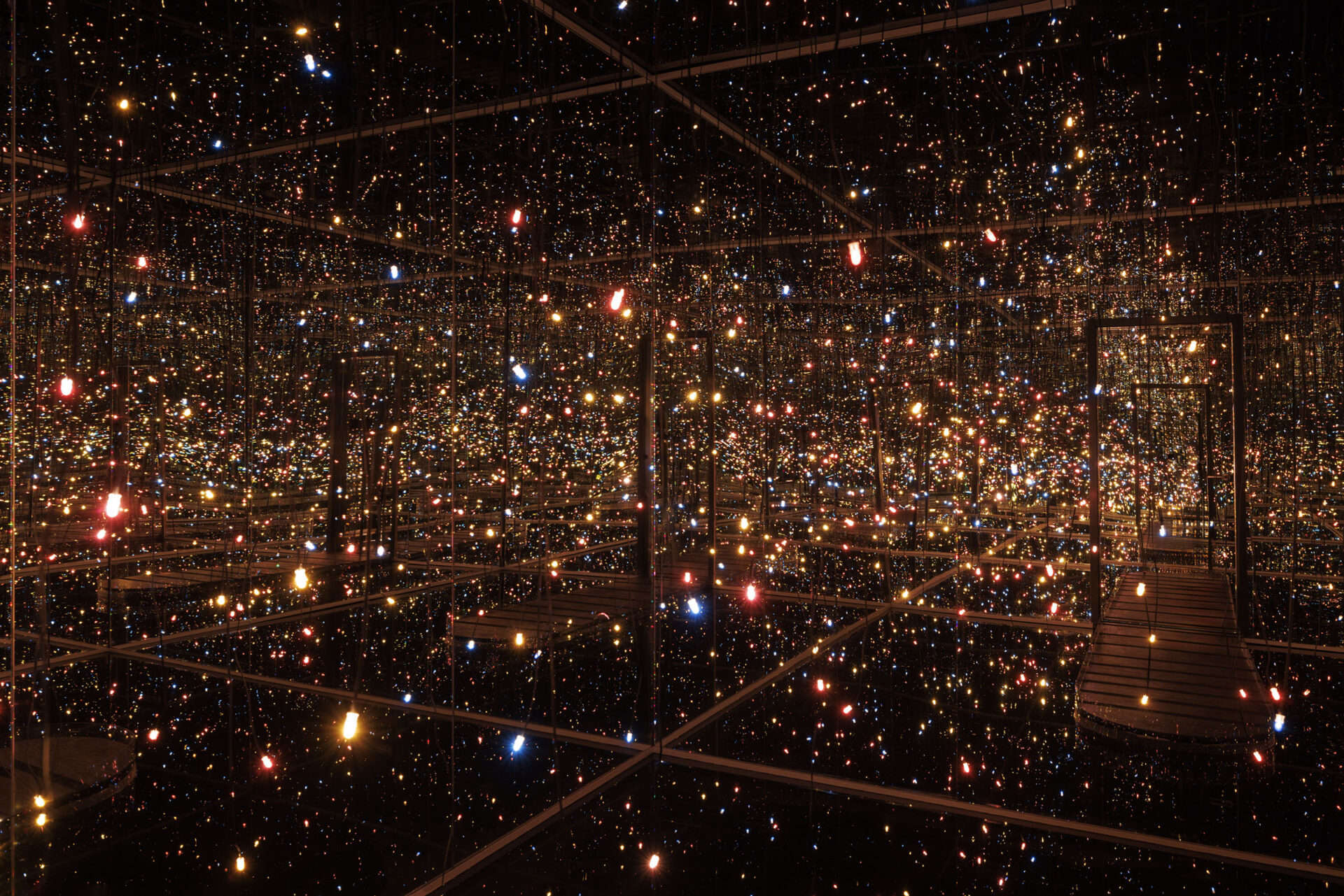 Between firsts and marketing. What Yayoi Kusama's exhibition in Bergamo ...