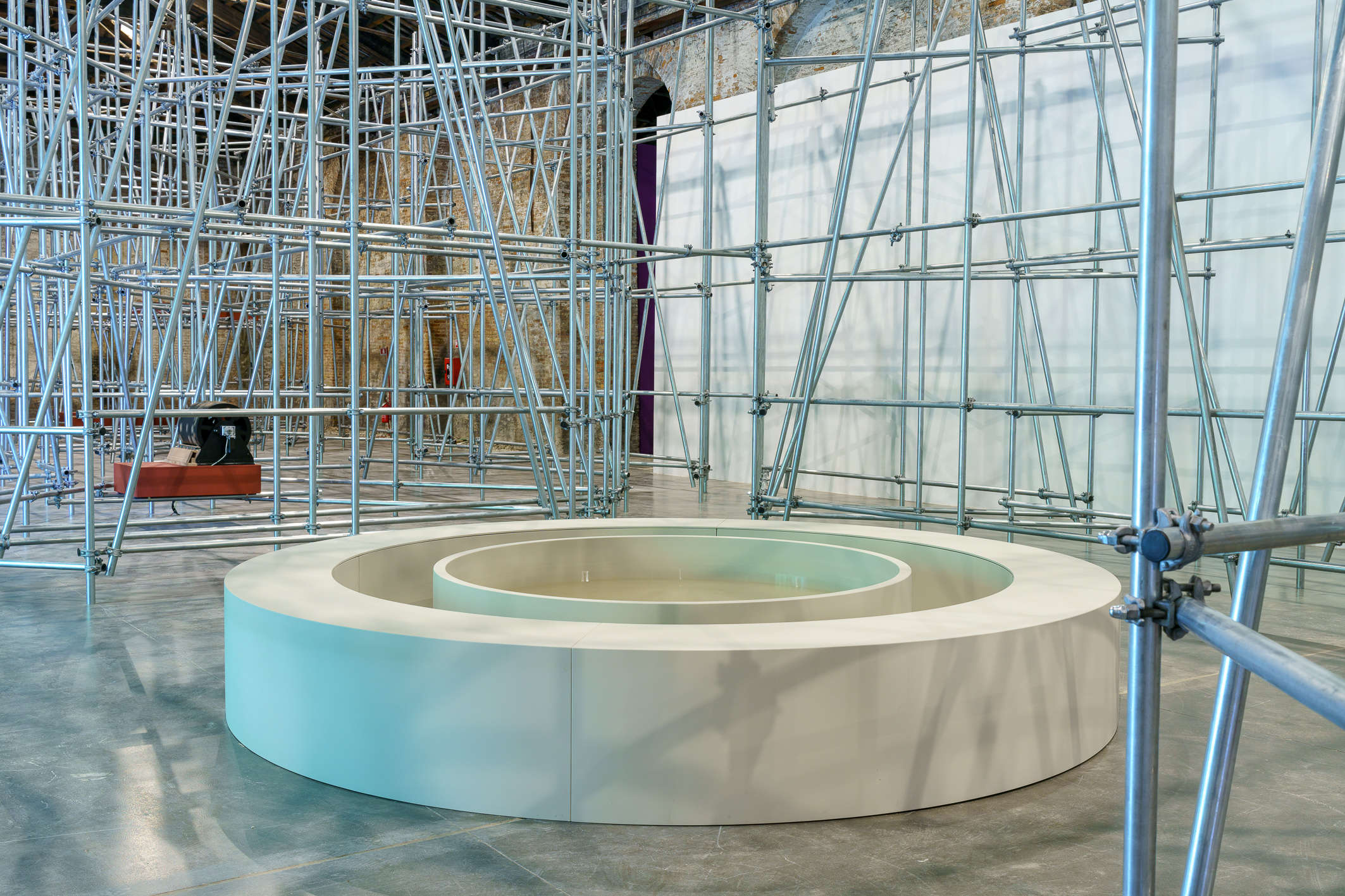 Pabellón italiano de Massimo Bartolini: una difícil invitación a la escucha