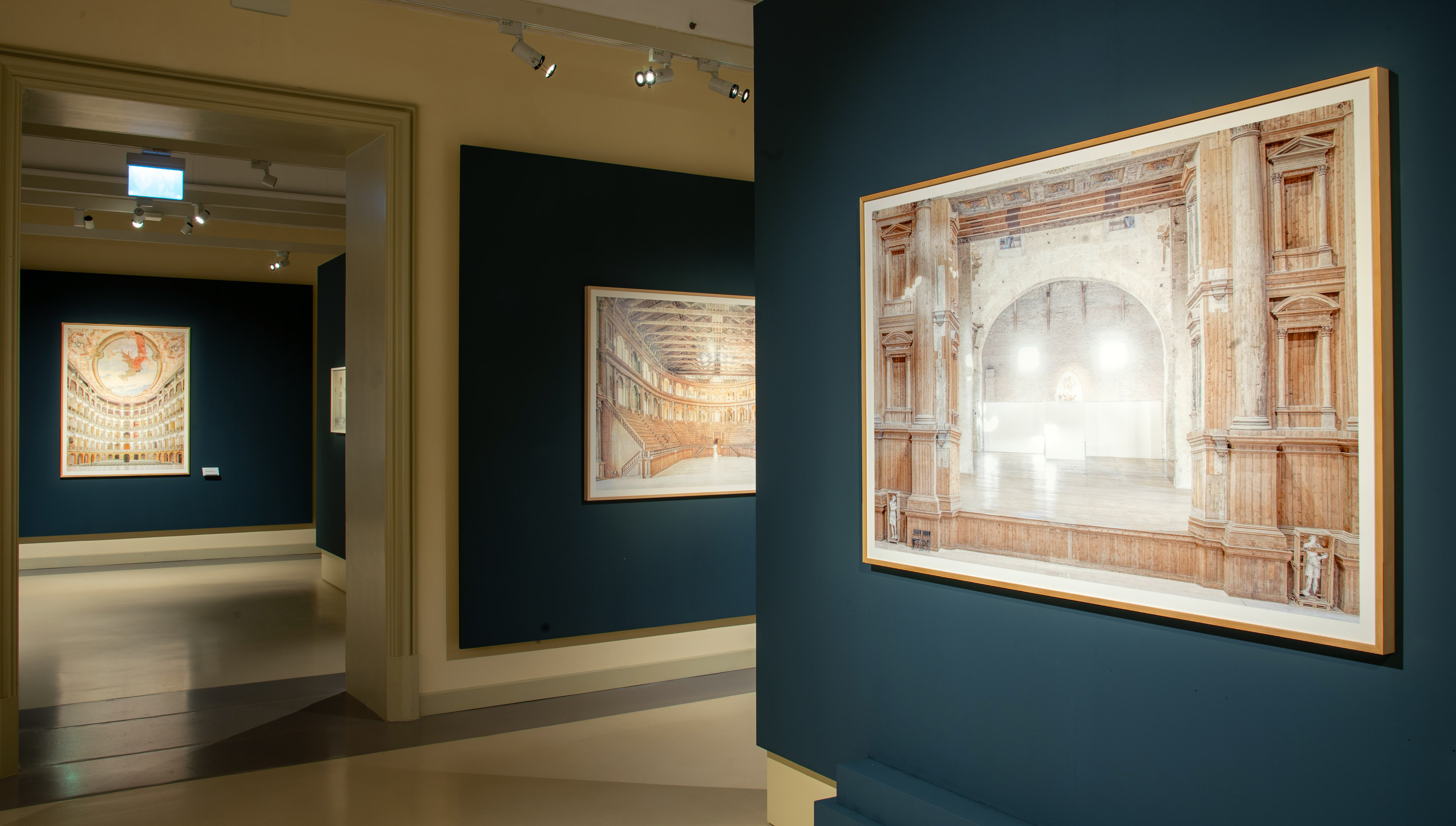 The history of theaters (and their wonders): what the photo exhibition ...