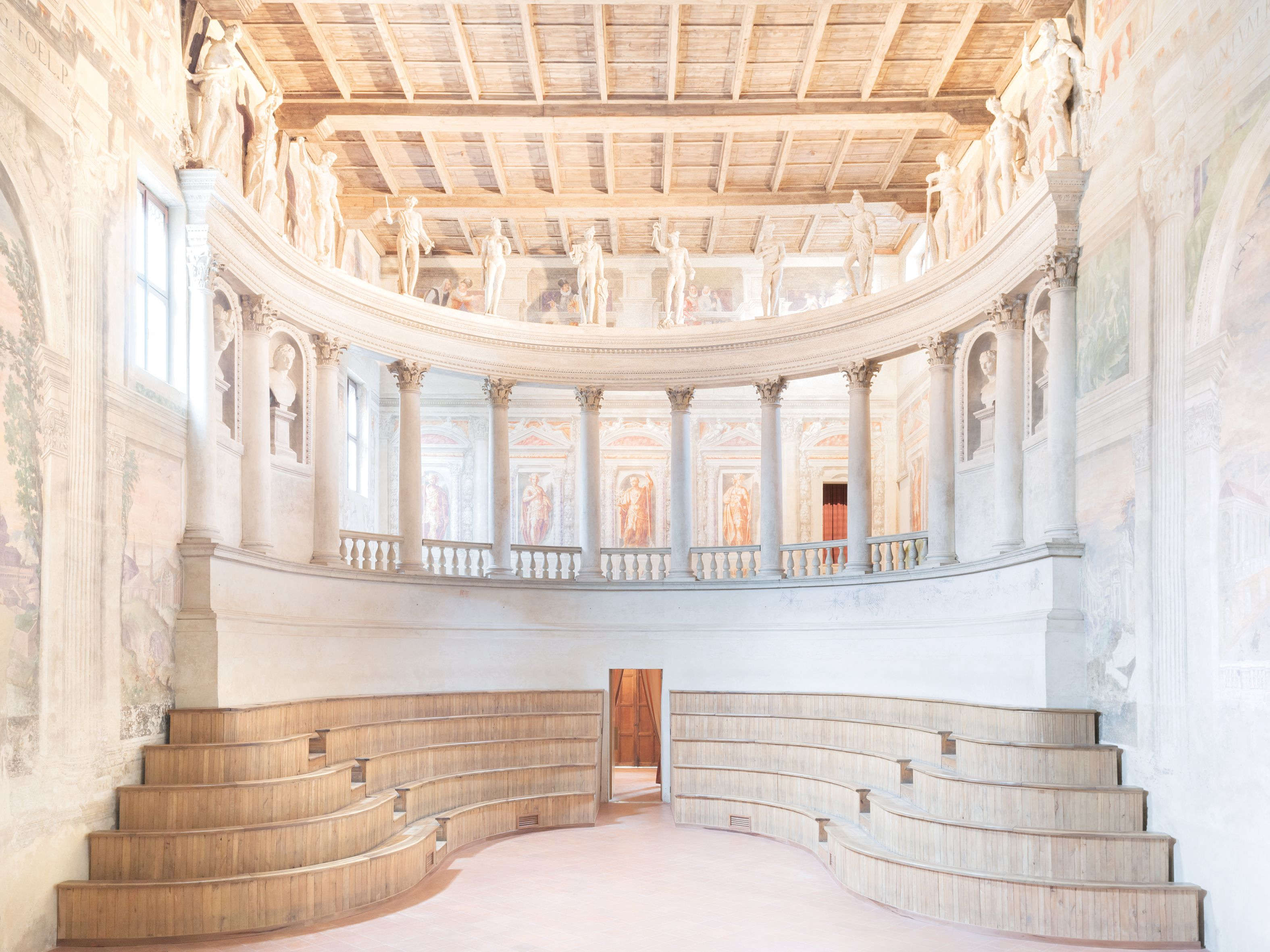 The history of theaters (and their wonders): what the photo exhibition ...