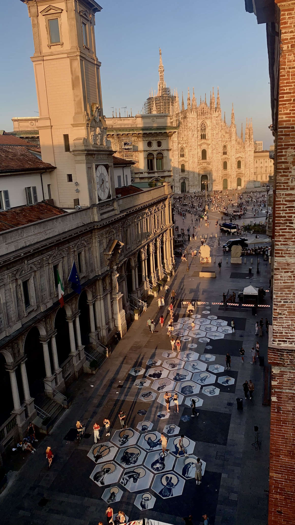 Milan, Angelo Cruciani turns Via dei Mercanti into a Bestiary