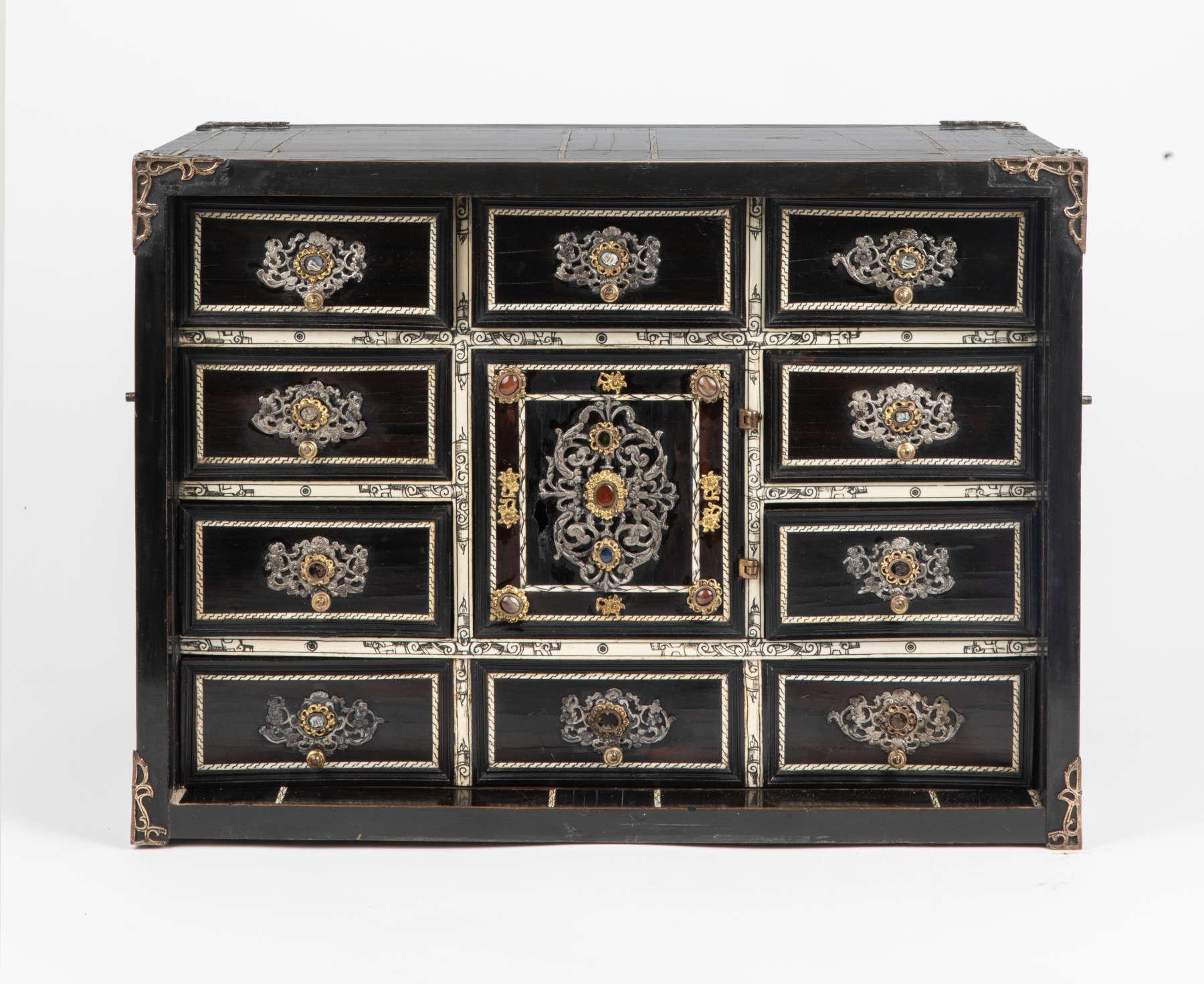 Exhibition on the mansions and objects of Count Hannibal Chieppio opens ...