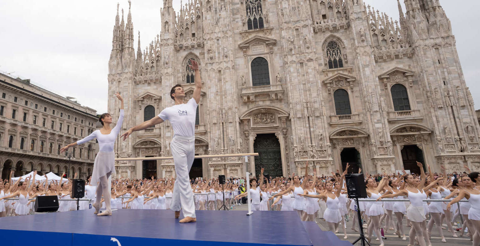Ballo Bianco di Roberto Bolle in piazza Duomo, le foto