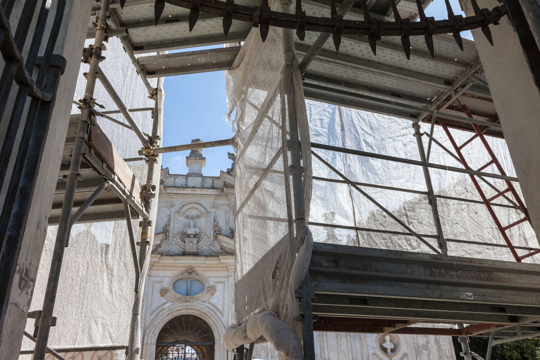 Die Restaurierung der Exedra der Drachen in der Villa Borghese in Rom endet