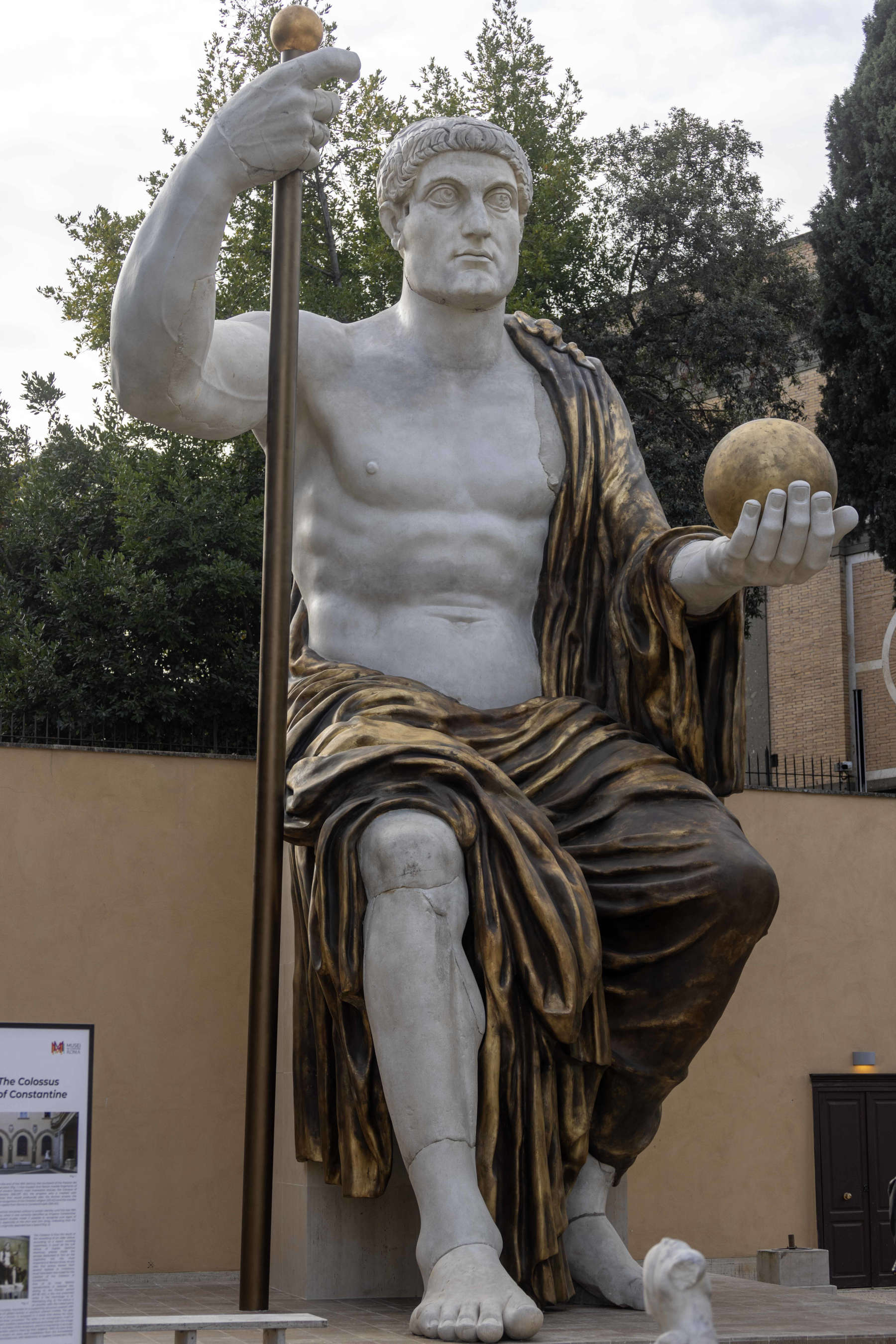 Rome, reconstruction of the Colossus of Constantine unveiled. Photos