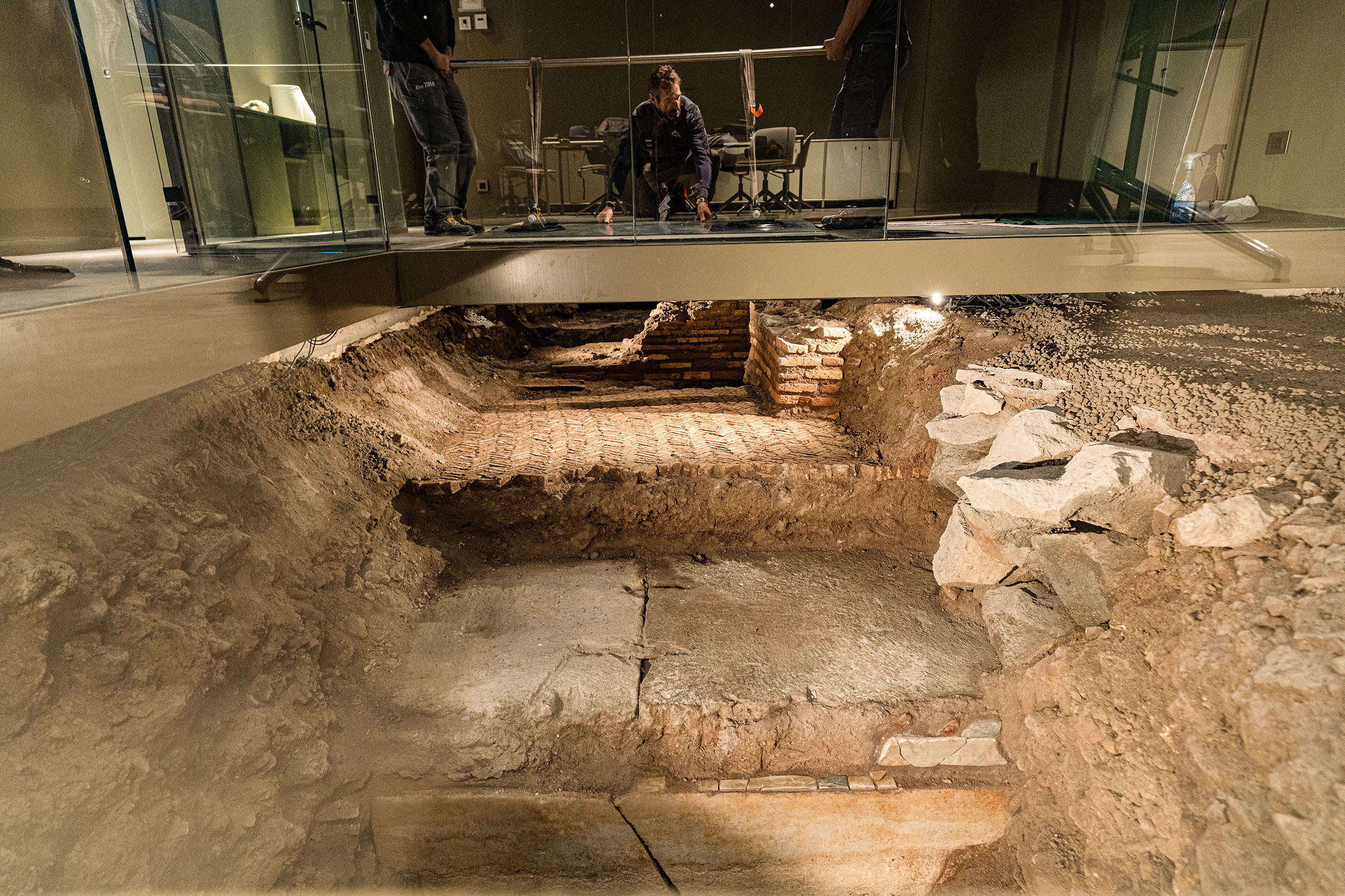 Remarkable discovery in Rome: found a fragment of the Porticus Minucia