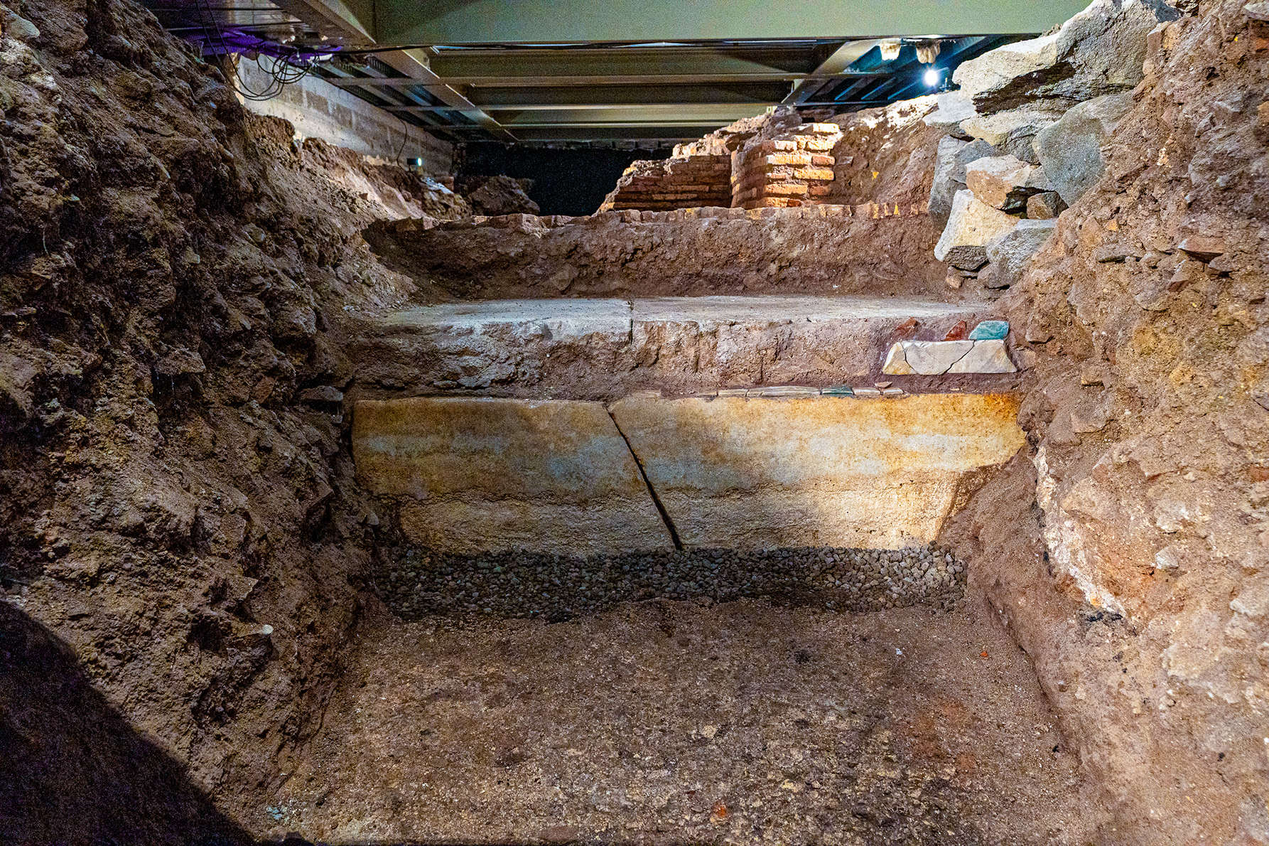 Remarkable discovery in Rome: found a fragment of the Porticus Minucia
