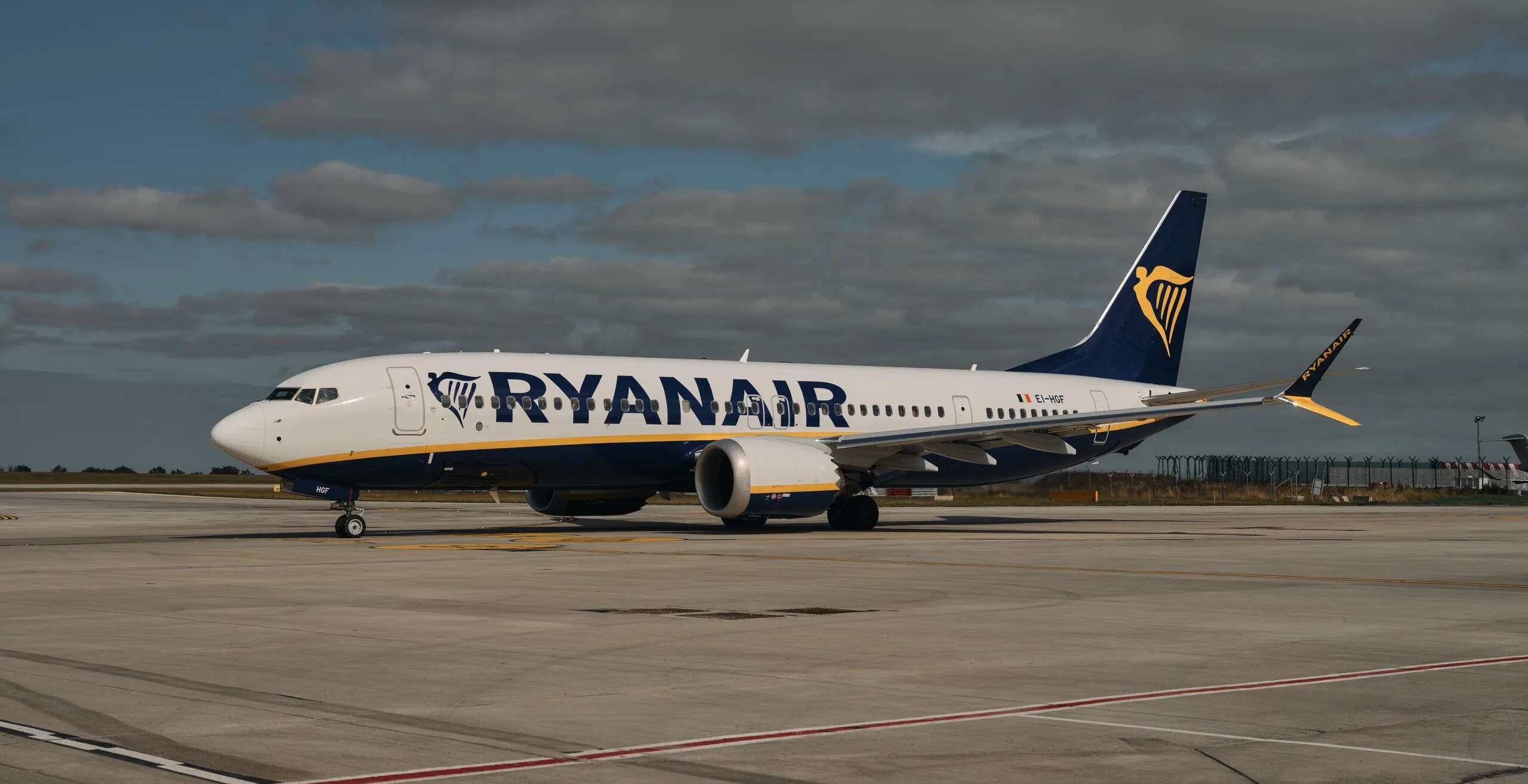 Ryanair vs. government over municipal surcharge increase on non-EU flights